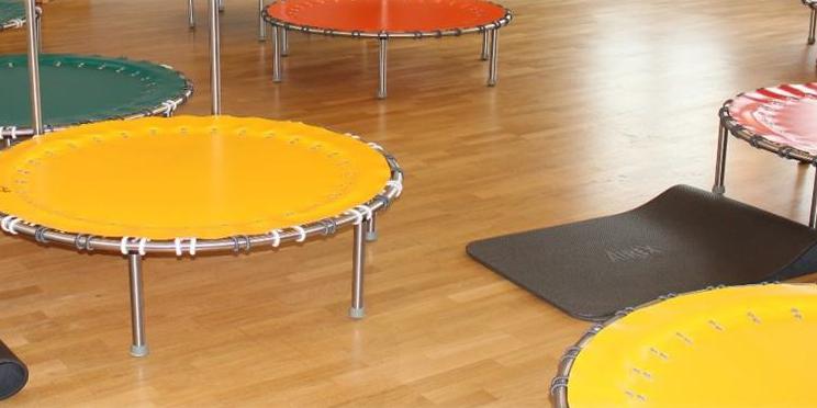 Gemeinsamer Spass auf dem Trampolin | Infohub
